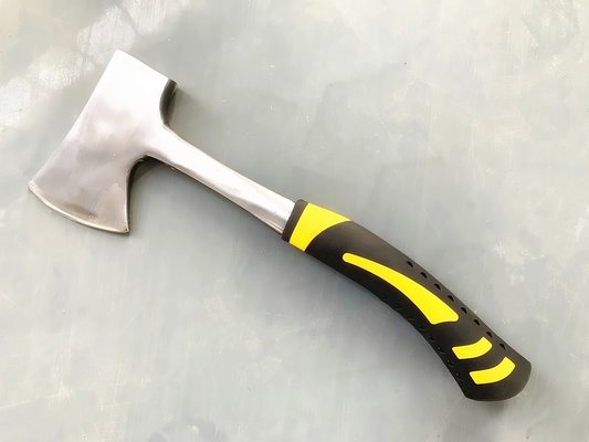 China 600G Size Forged Steel Materials Ax With Solid Steel Curved Handle And Yellow Color Gum Cover supplier